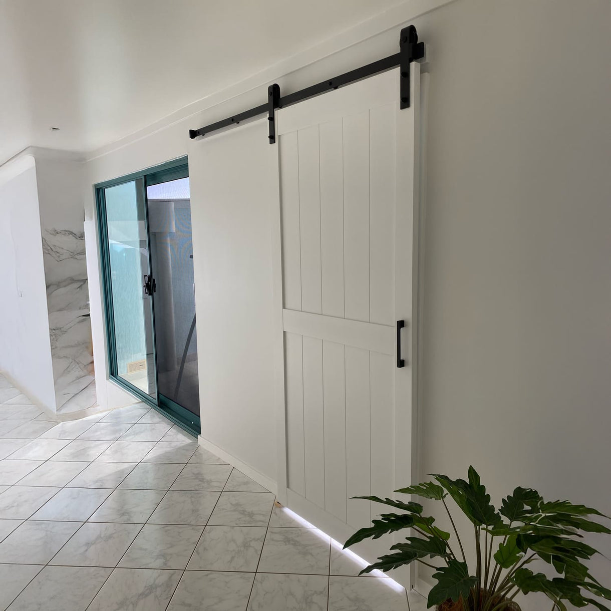 Bright White Barn Doors-Middle bar -Barn Door Outlet – BarnDoorOutlet